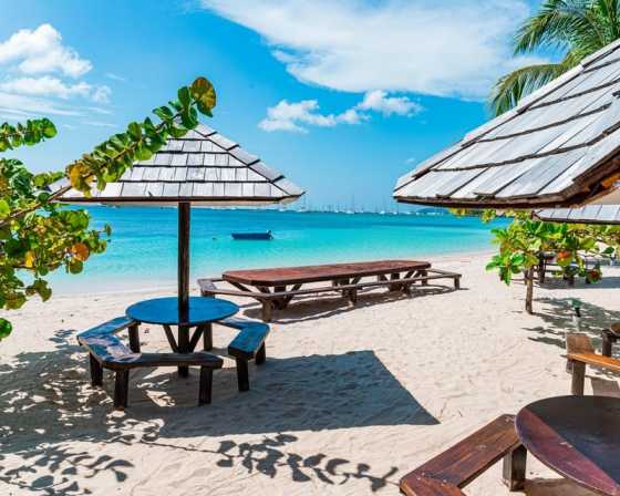 SGU Beach Bar hopping by BOAT Tours – Tours Grenada